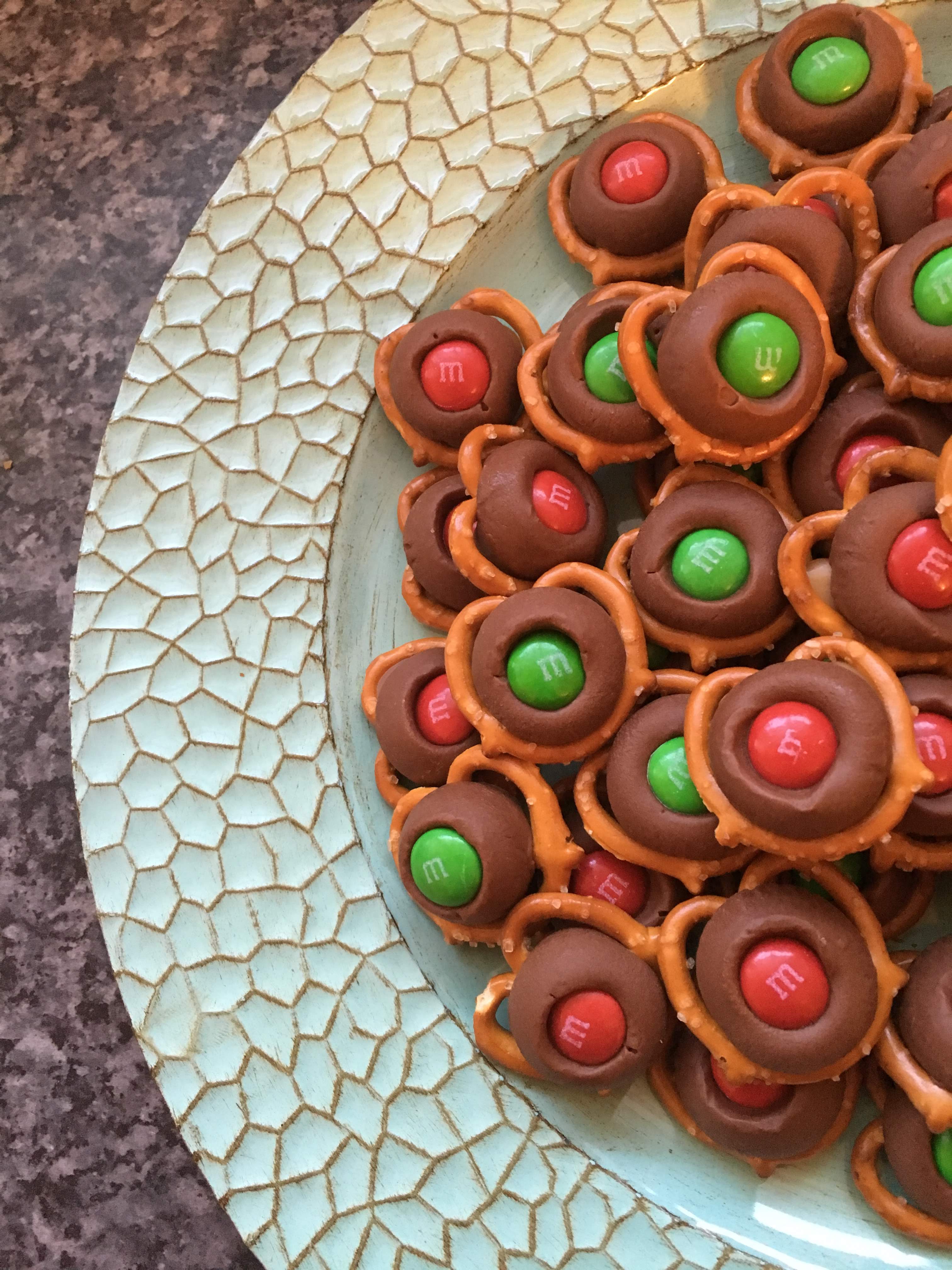 Pretzel Rolo Snacks – The St. Louis Cooks